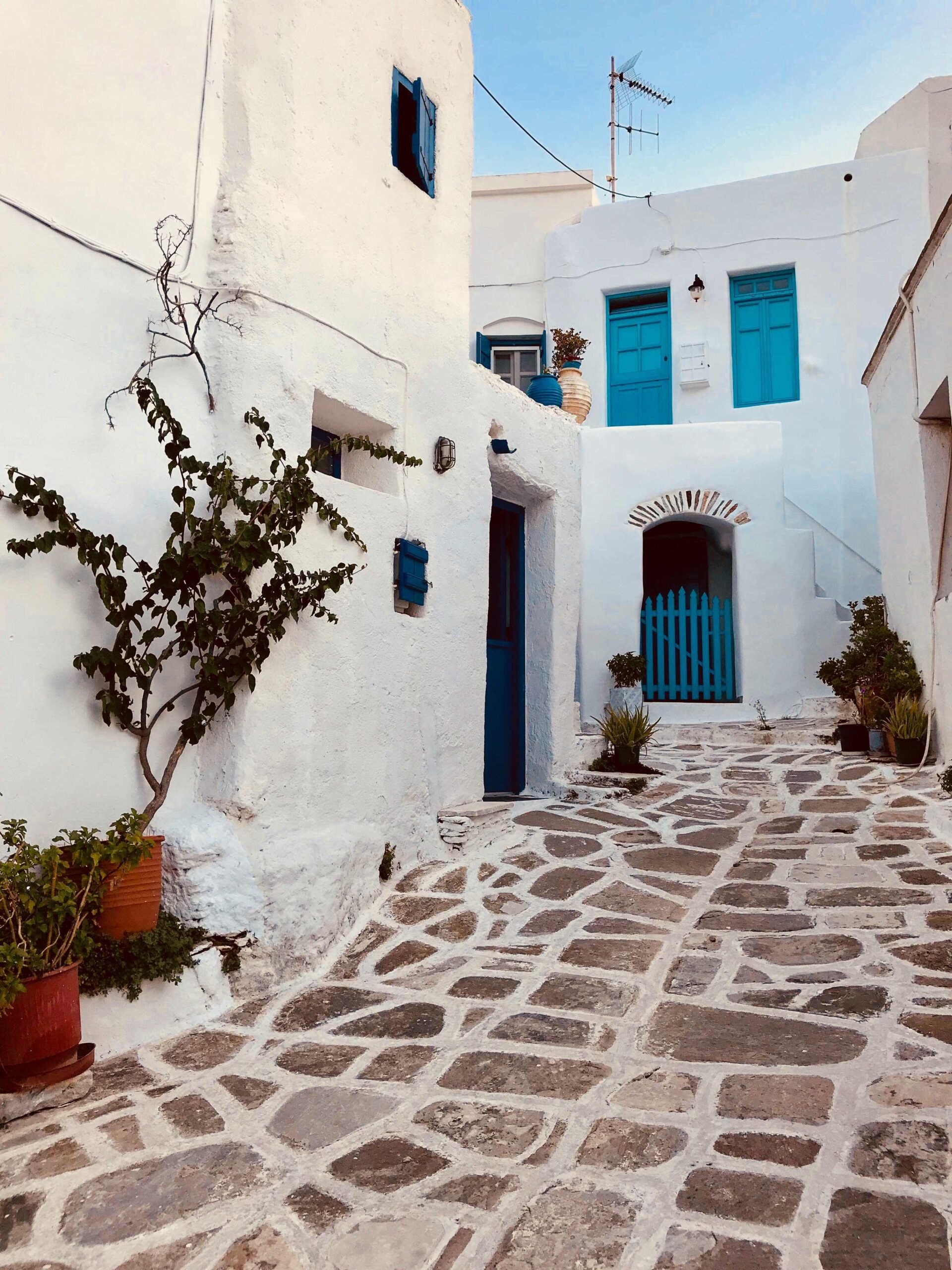 MAAN: Τα ελληνικά μαγιό που μας βάζουν στο καλοκαίρι | VOGUE.GR