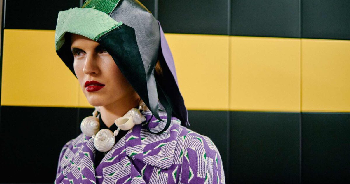 Prada SS20: Ο φακός της Vogue στα παρασκήνια του σόου | VOGUE.GR