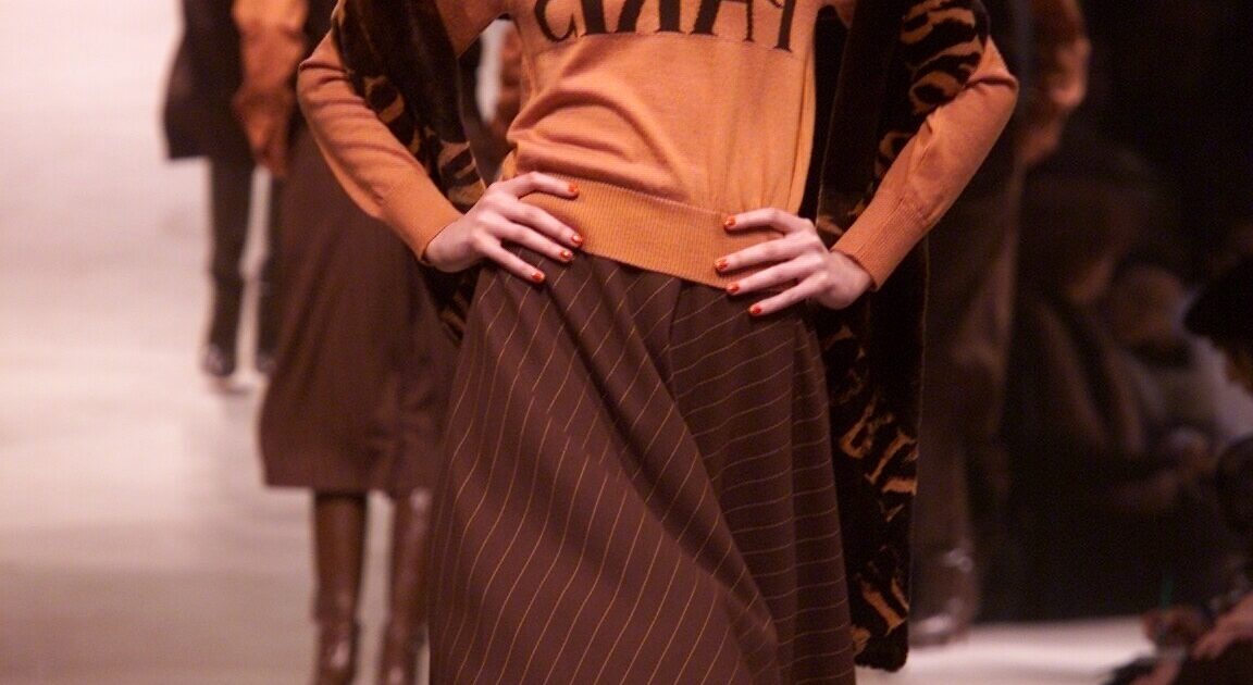 «Το Παρίσι είναι πάντα μια καλή ιδέα»: Ο Jeremy Scott για τη μεταφορά ...