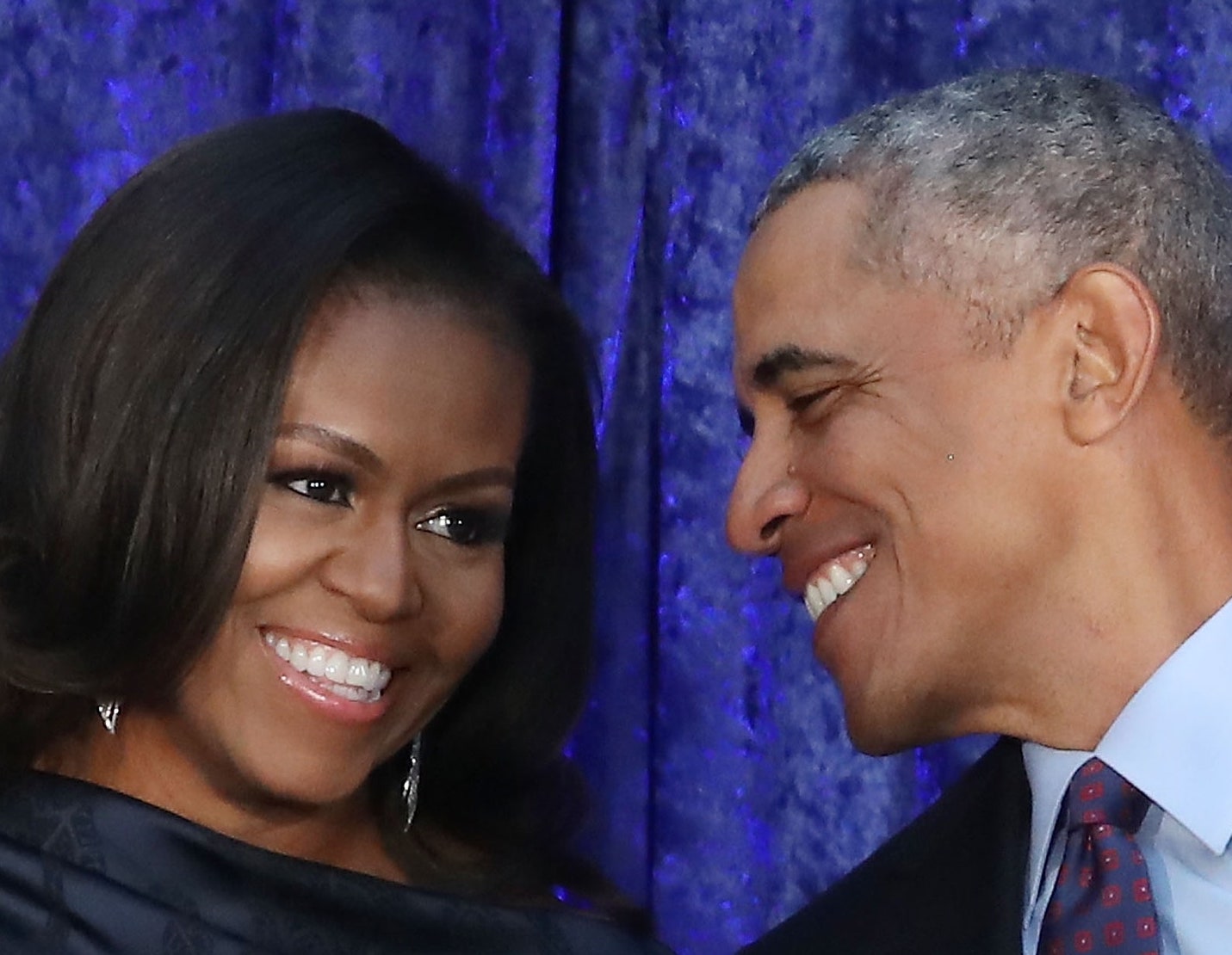 Power Couple: Η Michelle Obama φλερτάρει με τον Barack στο πρώτο της ...