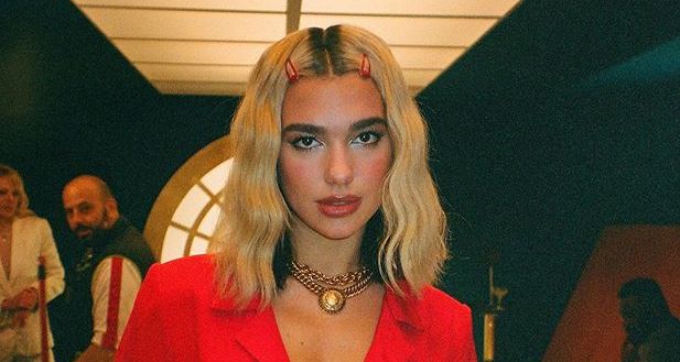 Dua Lipa: Όλες οι αλλαγές που έχει κάνει στα μαλλιά της μέσα από 27 ...