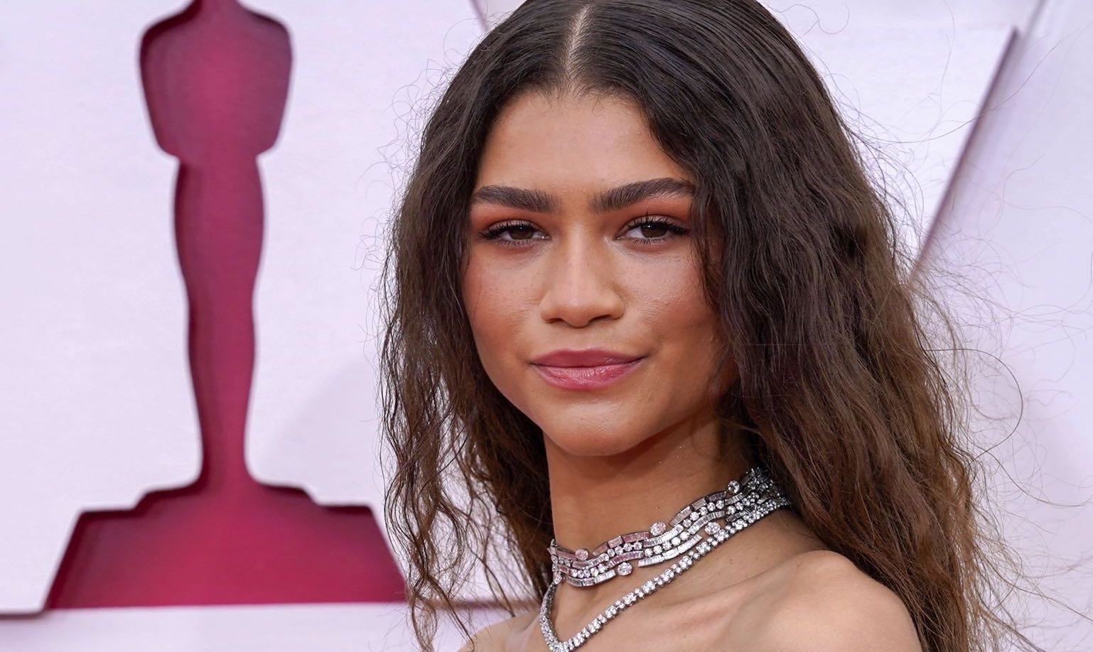 Get the look: Όλα τα βήματα για το υπέροχο μακιγιάζ της Zendaya στα ...