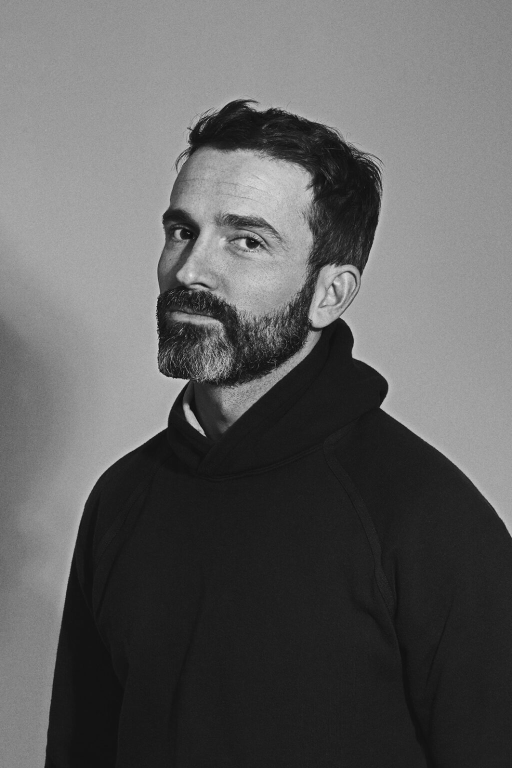 He is Shocking: Συνέντευξη με τον Daniel Roseberry | VOGUE.GR