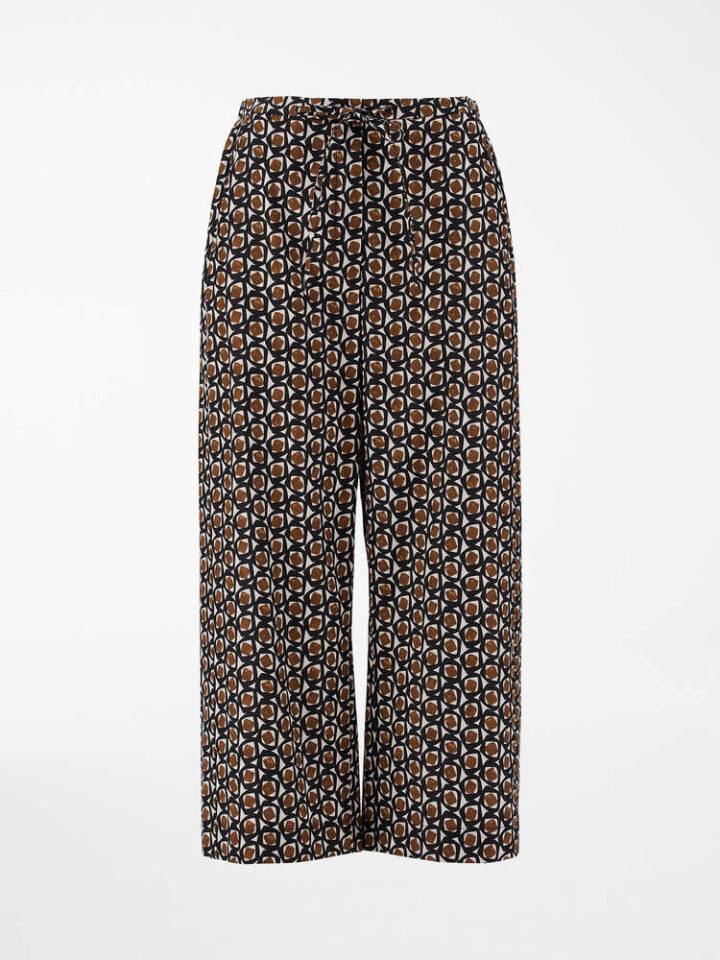 7 παντελόνια με prints για τα πιο εύκολα styling του καλοκαιριού | VOGUE.GR