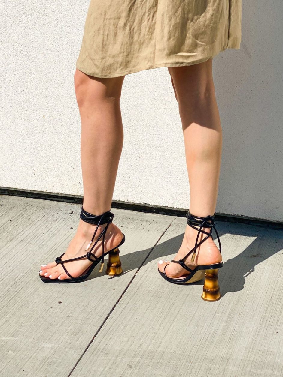 Square-Toe πέδιλα: Τώρα είναι η στιγμή να τα αποκτήσετε | VOGUE.GR