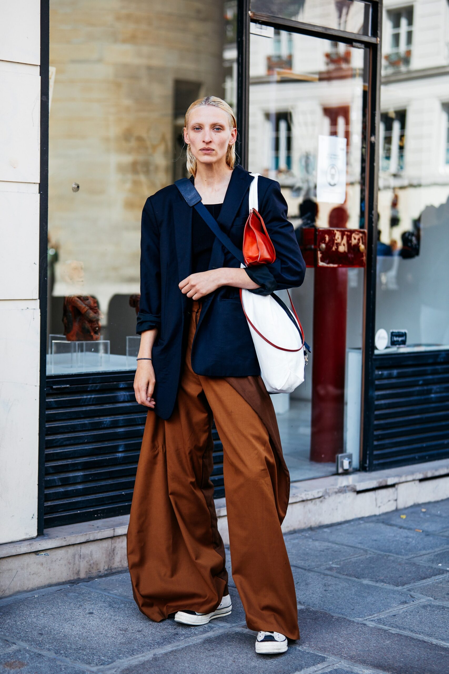 Oversized παντελόνια: 8 συνδυασμοί που θα κάνετε μέχρι το φθινόπωρο ...