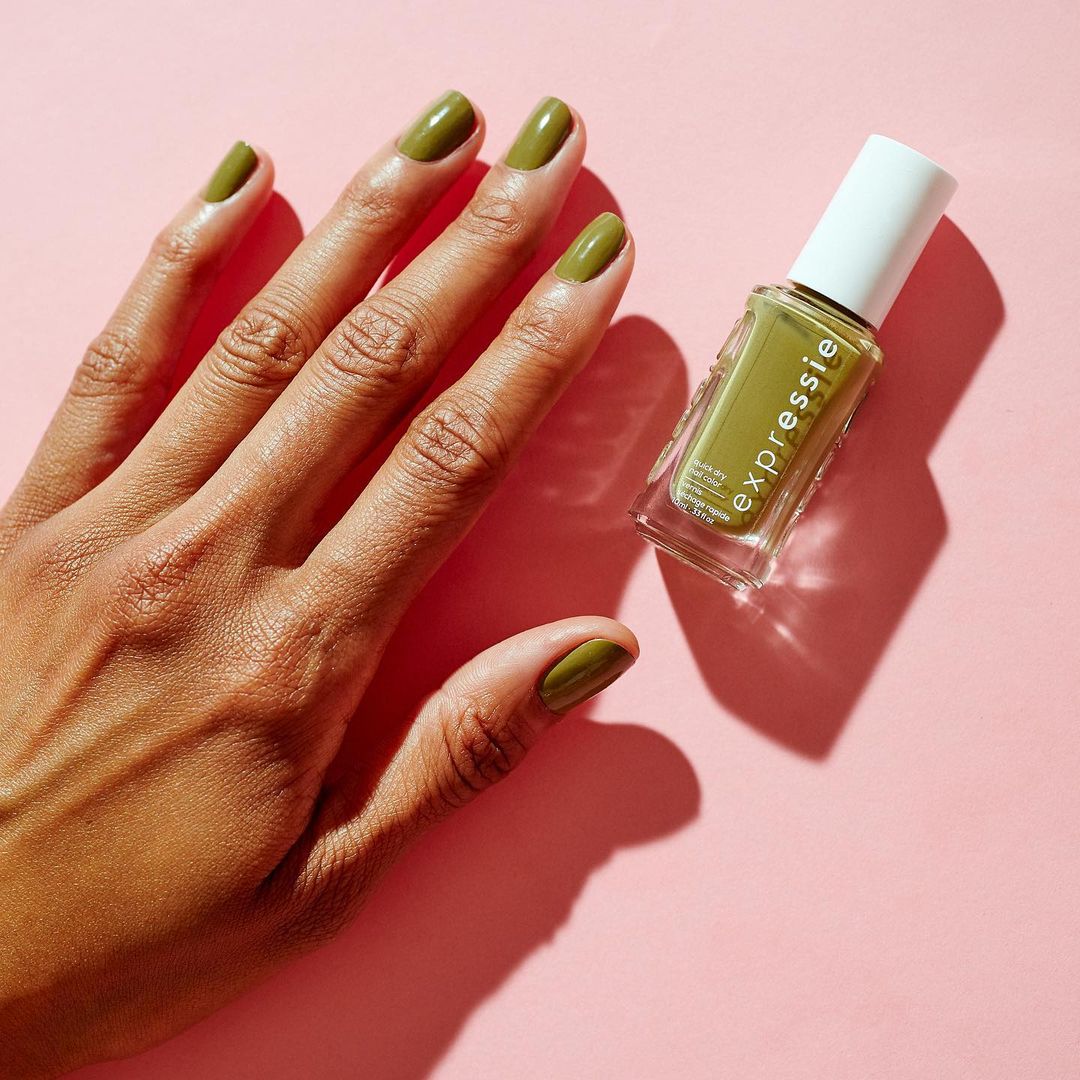 8 απαλές αποχρώσεις για το καλοκαιρινό μανικιούρ | VOGUE.GR