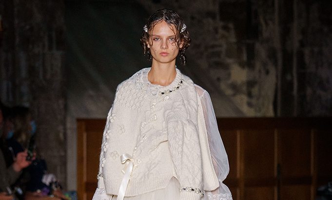 Οι ωραιότερες στιγμές από το Simone Rocha SS22 show | VOGUE.GR