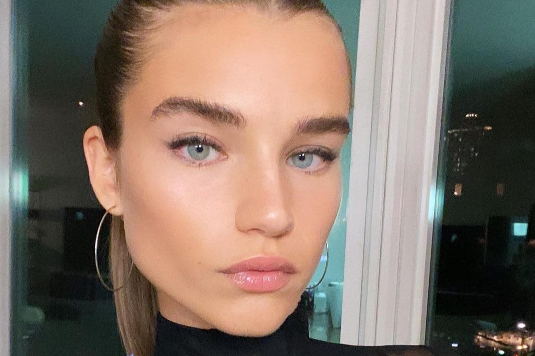 Backcombing: Το απλό τρικ για φυσικά πλούσια φρύδια | VOGUE.GR