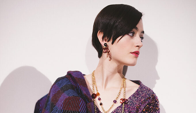 Torn bob: Το νέο hot κούρεμα έχει την έγκριση της Chanel | VOGUE.GR