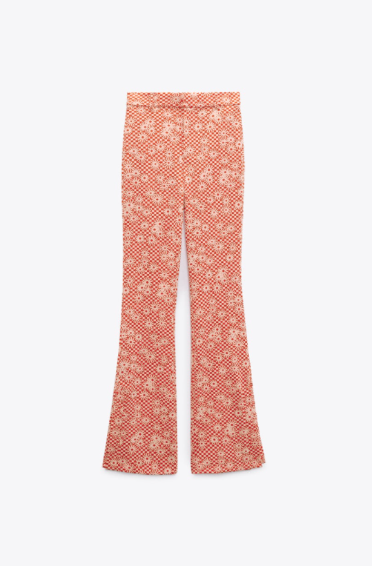 Flared leggings: Το πιο stylish και άνετο παντελόνι της άνοιξης | VOGUE.GR