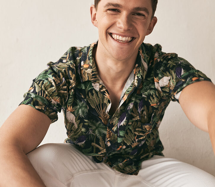 Politicult: O Tom Prior στη Vogue Greece | VOGUE.GR