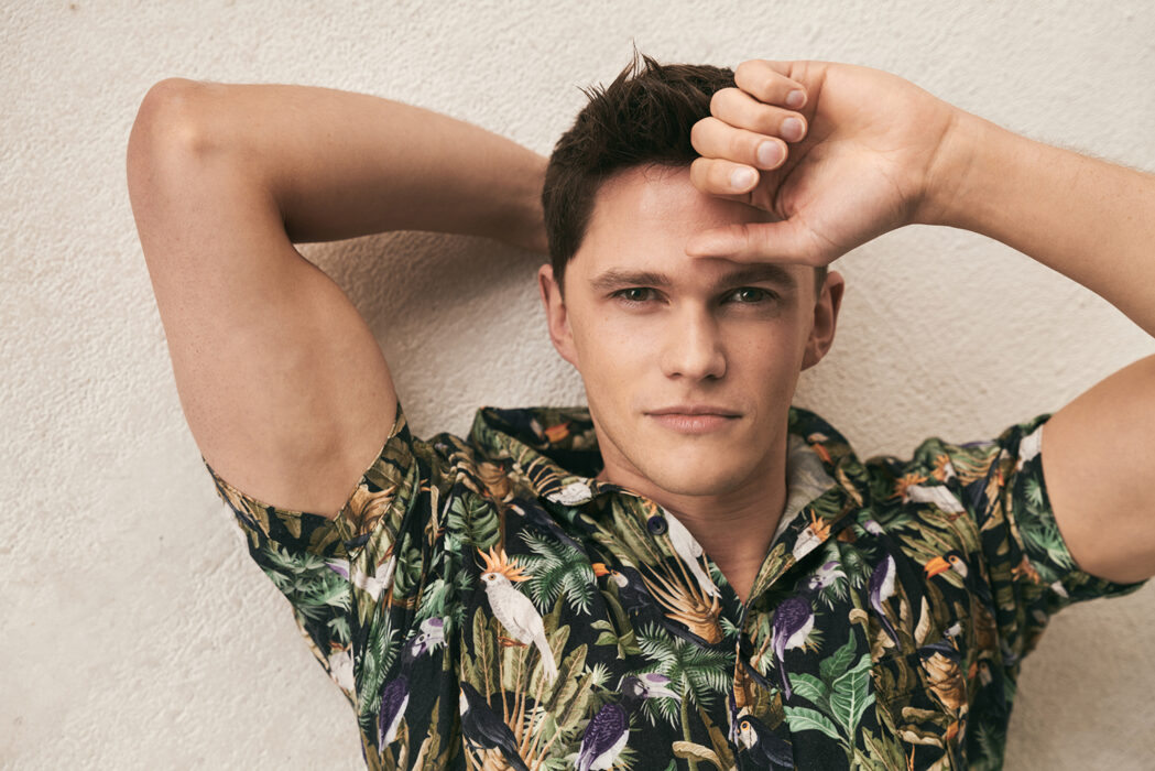 Politicult: O Tom Prior στη Vogue Greece | VOGUE.GR