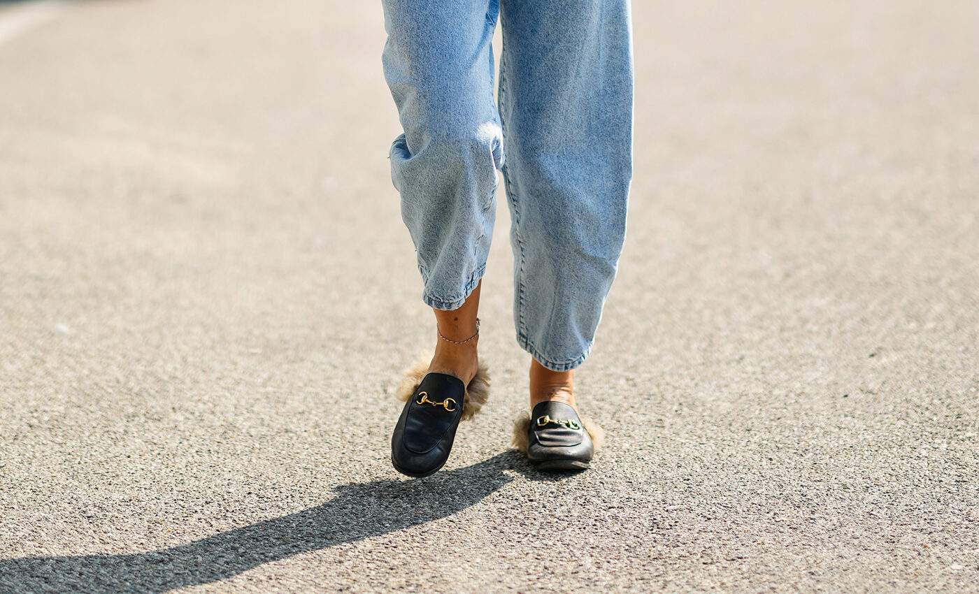 Slingback loafers: Η πιο trendy επιλογή για το γραφείο το 2023 | VOGUE.GR