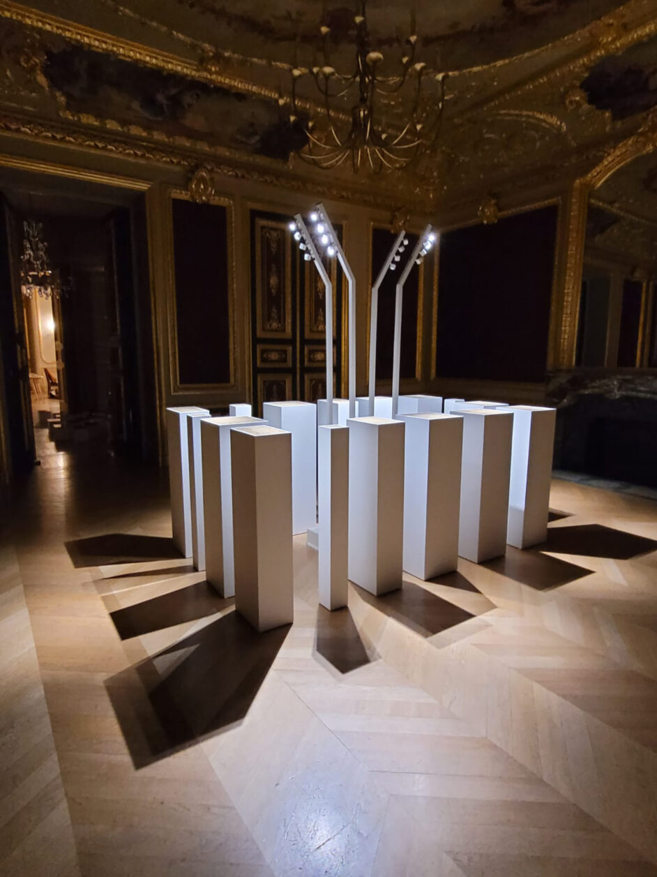 Ο Yannis Sergakis παρουσίασε τη νέα του συλλογή Immortelle στο Παρίσι ...