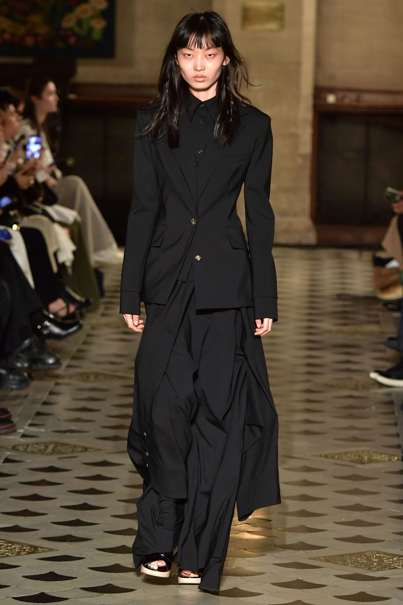Τα πιο Sexy Outfit τώρα τονίζουν τη μέση Vogue Gr