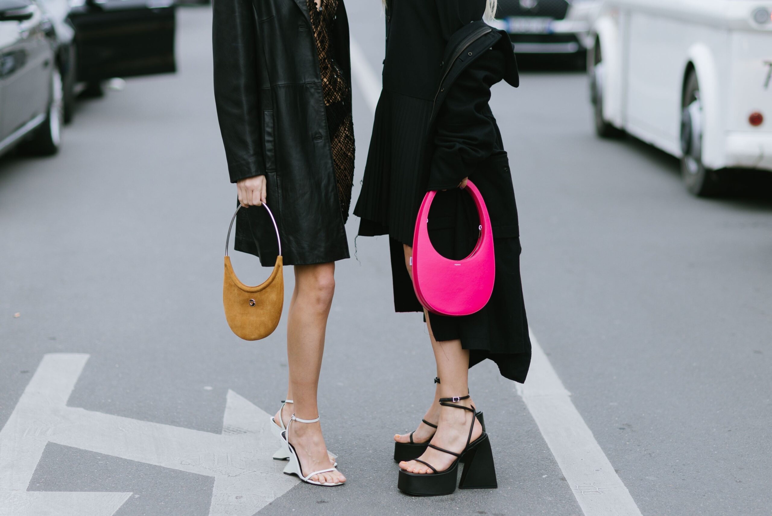 Curved bags: Το νέο entry της ανοιξιάτικης γκαρνταρόμπας | VOGUE.GR