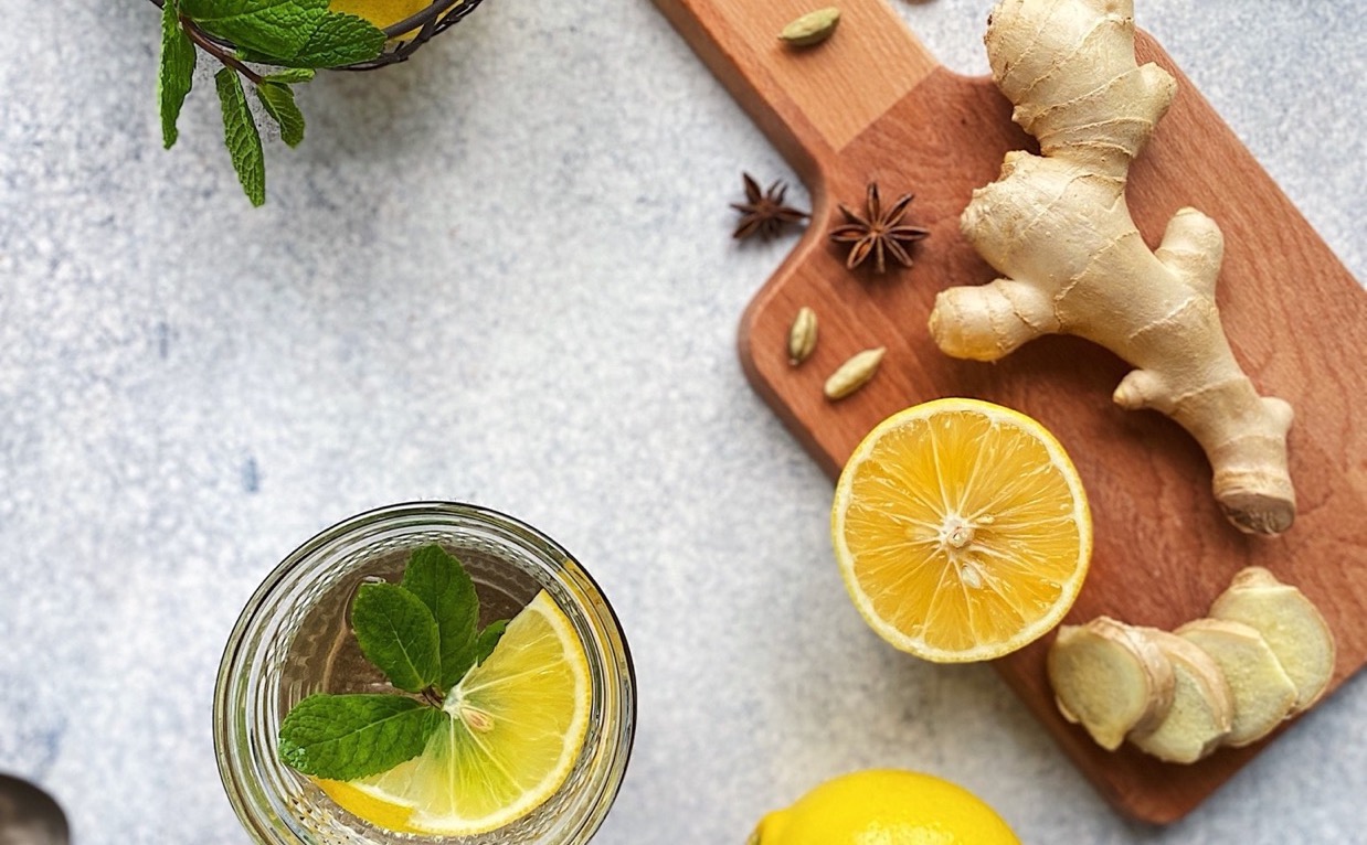 Τα οφέλη του να πίνουμε ginger κάθε πρωί | VOGUE.GR