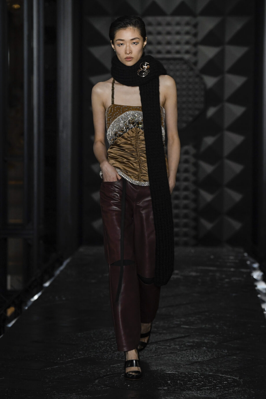 Τα 7 trendy παντελόνια της χειμερινής γκαρνταρόμπας | VOGUE.GR