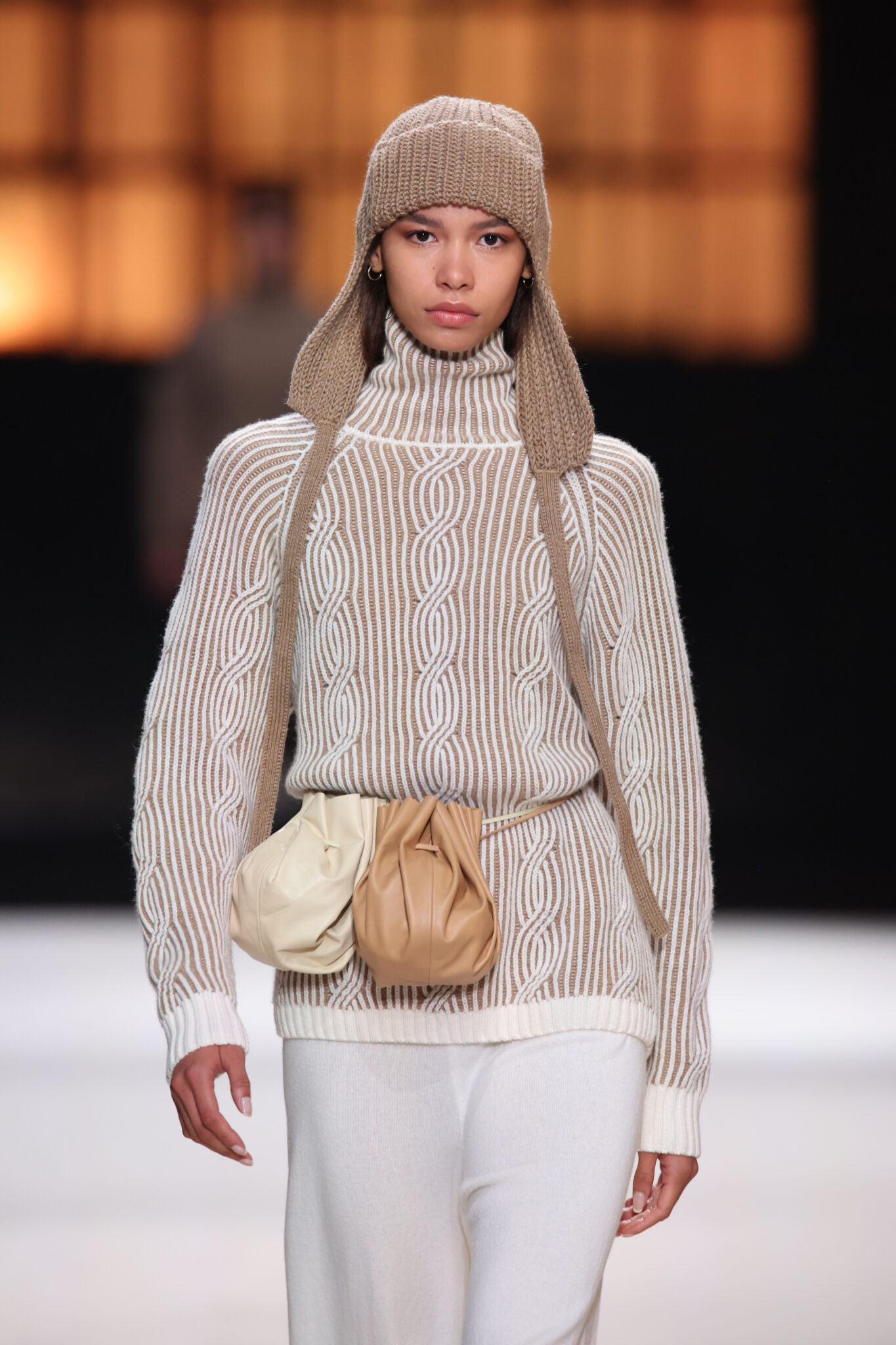 Το πρώτο fashion show της Falconeri μάς σύστησε τα πιο πολυτελή πλεκτά ...