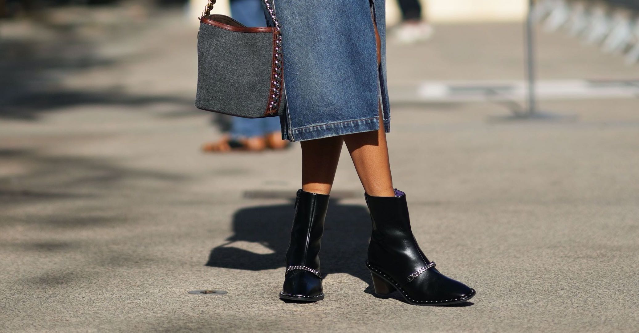 Mocassin boots: Αυτά είναι τα χειμερινά flat που συνδυάζουν δύο τάσεις ...