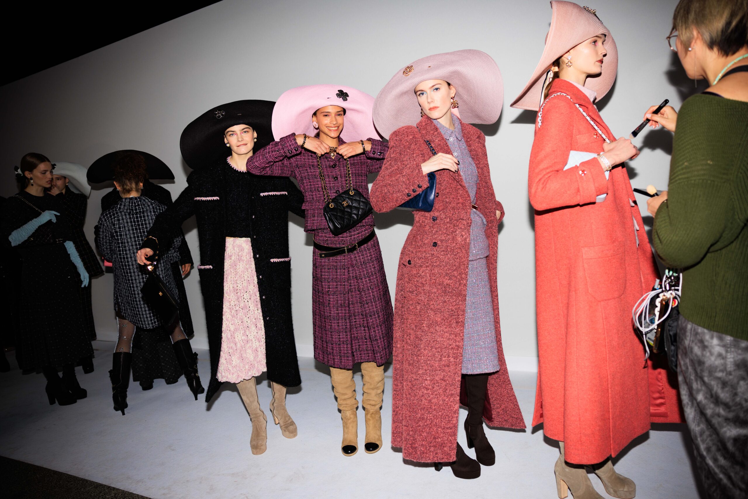 Chanel FW 24-25: Επιστροφή στο Deauville | VOGUE.GR
