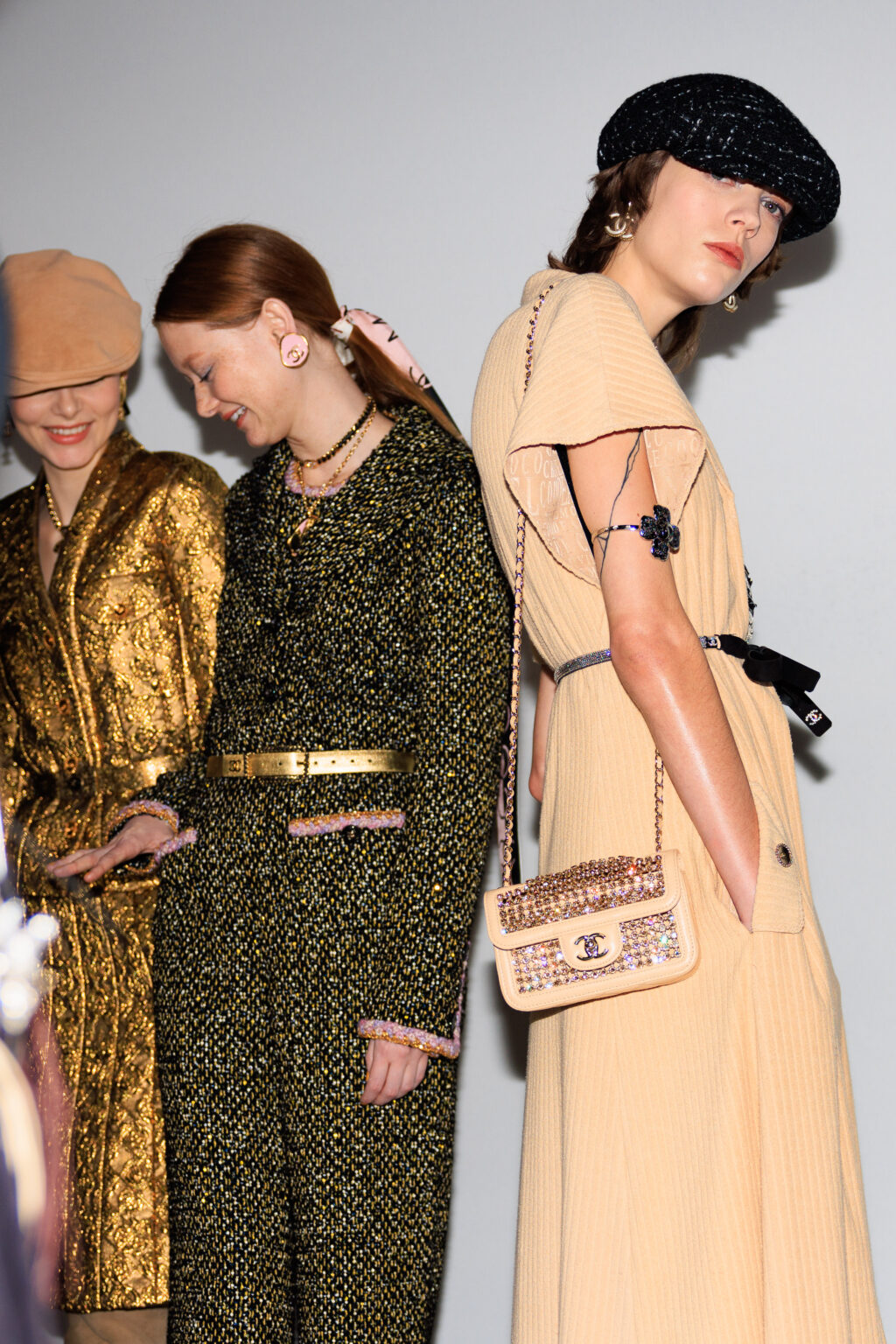 Chanel FW 24-25: Επιστροφή στο Deauville | VOGUE.GR