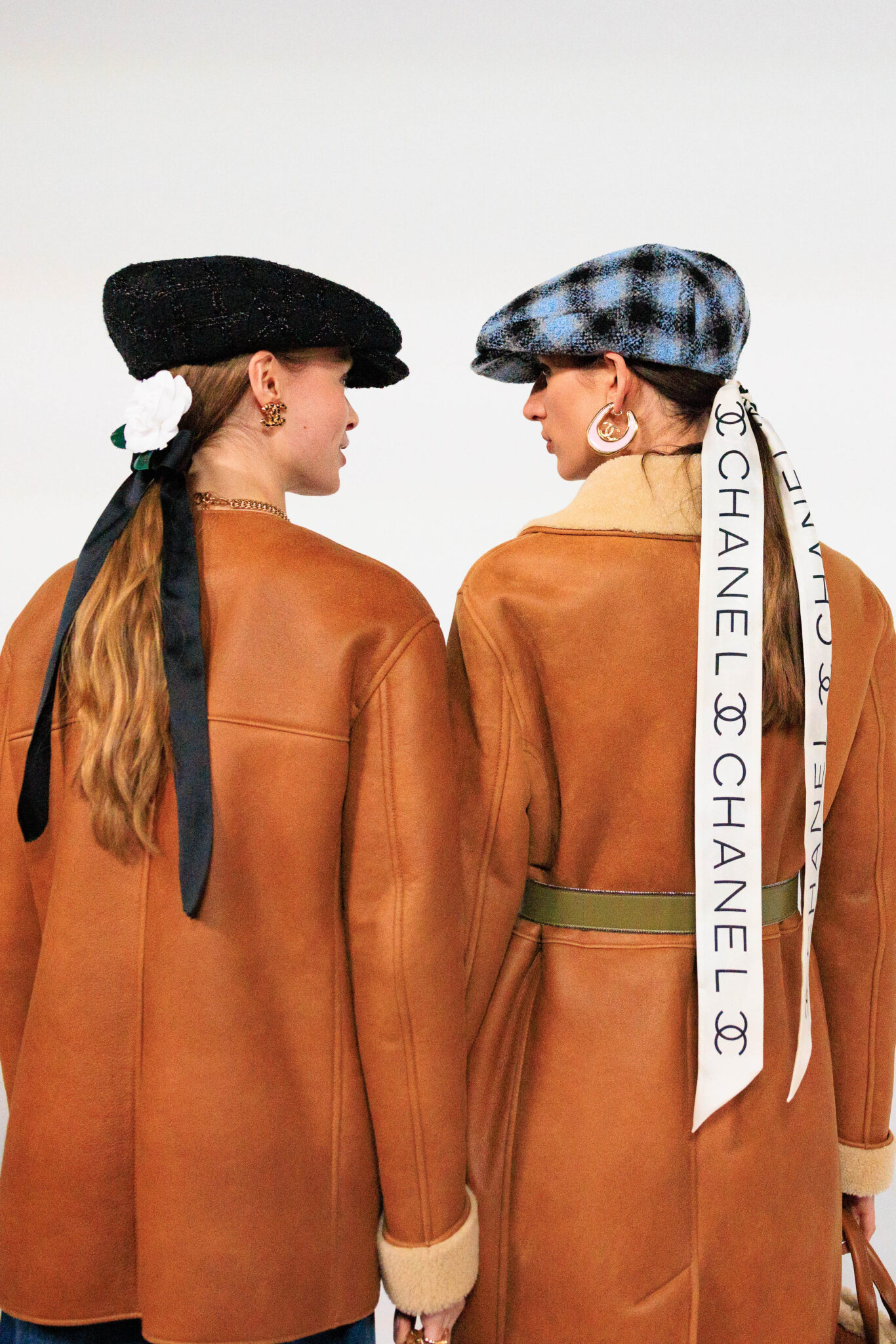 Chanel FW 24-25: Επιστροφή στο Deauville | VOGUE.GR