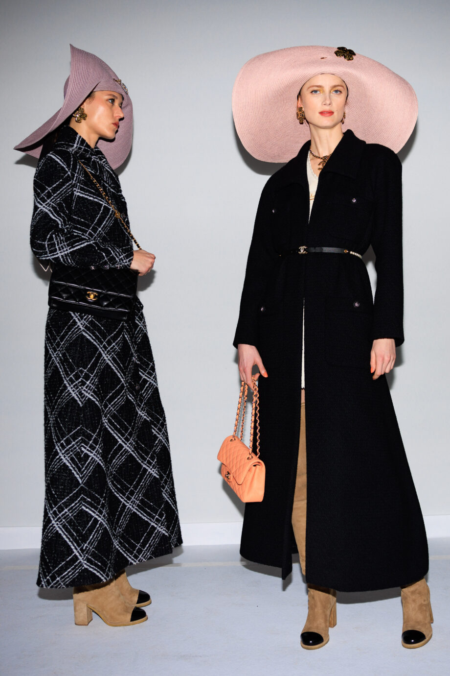 Chanel FW 24-25: Επιστροφή στο Deauville | VOGUE.GR