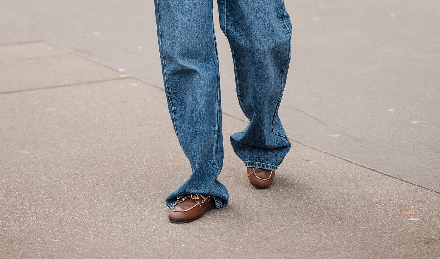 Baggy jeans: Με ποια παπούτσια θα συνδυάσετε το κάθε στυλ; | VOGUE.GR