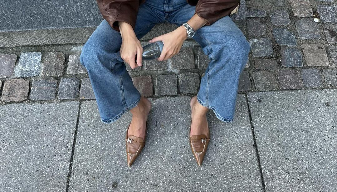 Mules με kitten heels: Είναι τα πιο chic και άνετα παπούτσια της σεζόν | VOGUE.GR