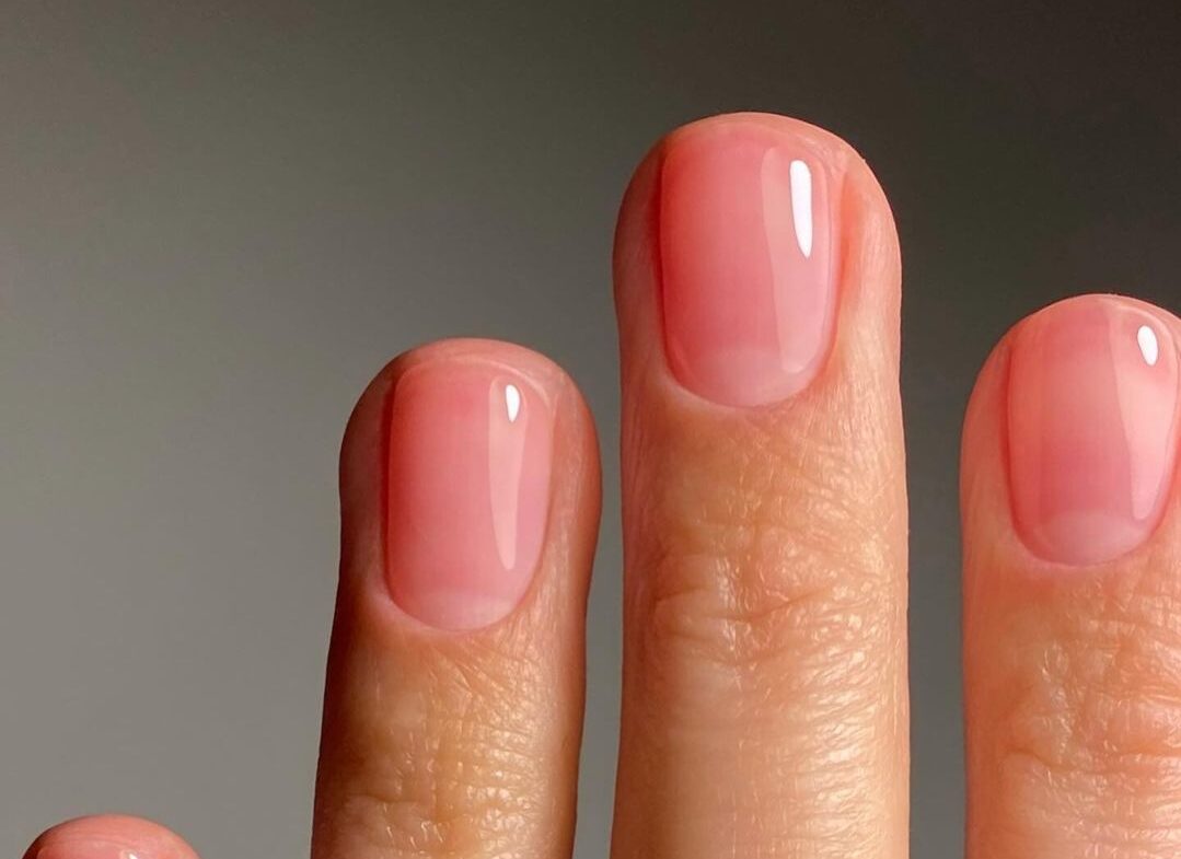 Nail tint: Το φυσικό μανικιούρ για υγιή νύχια | VOGUE.GR