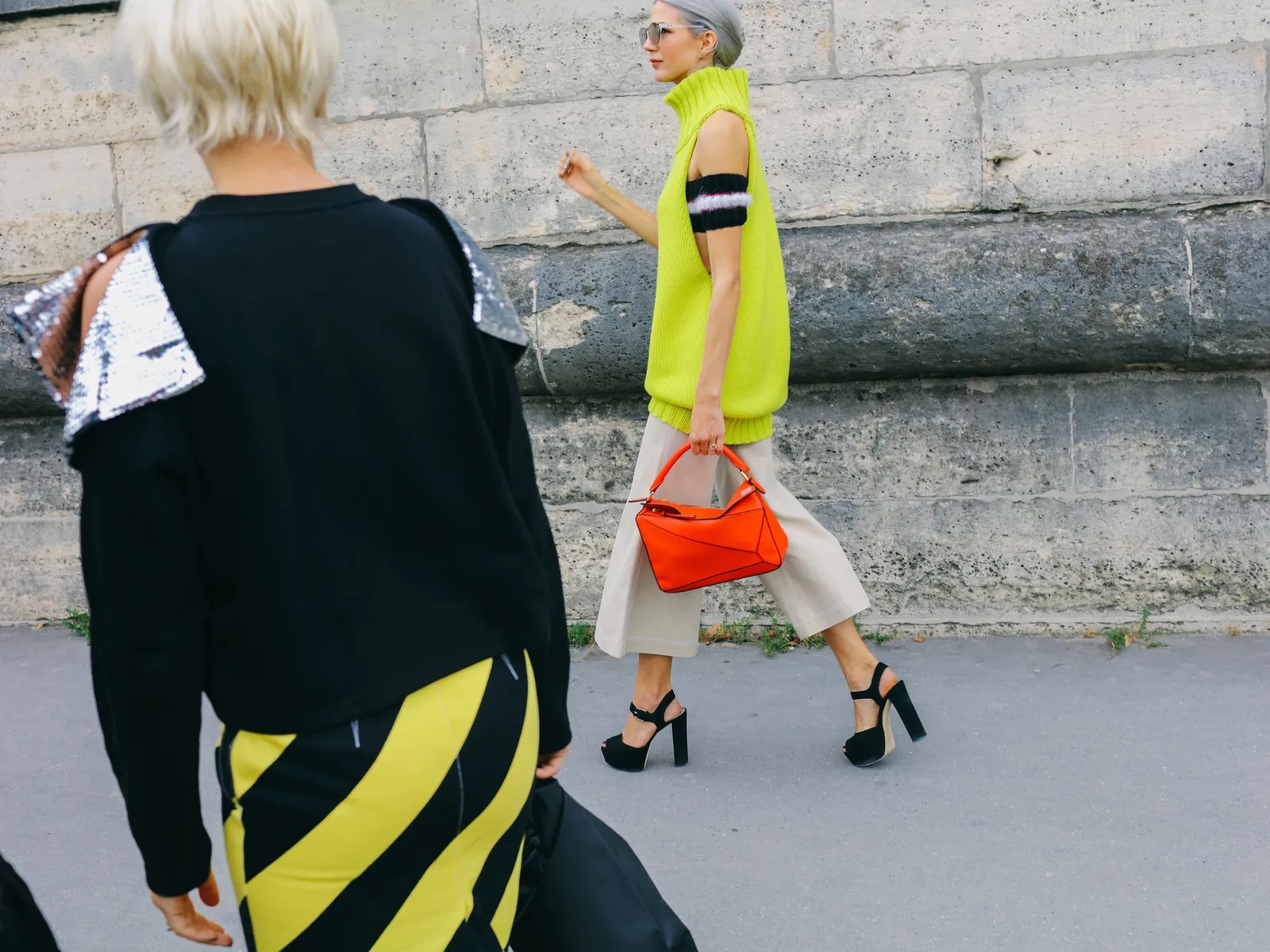 Brat green: Πώς να φορέσετε την πιο hot απόχρωση του πράσινου τώρα ...