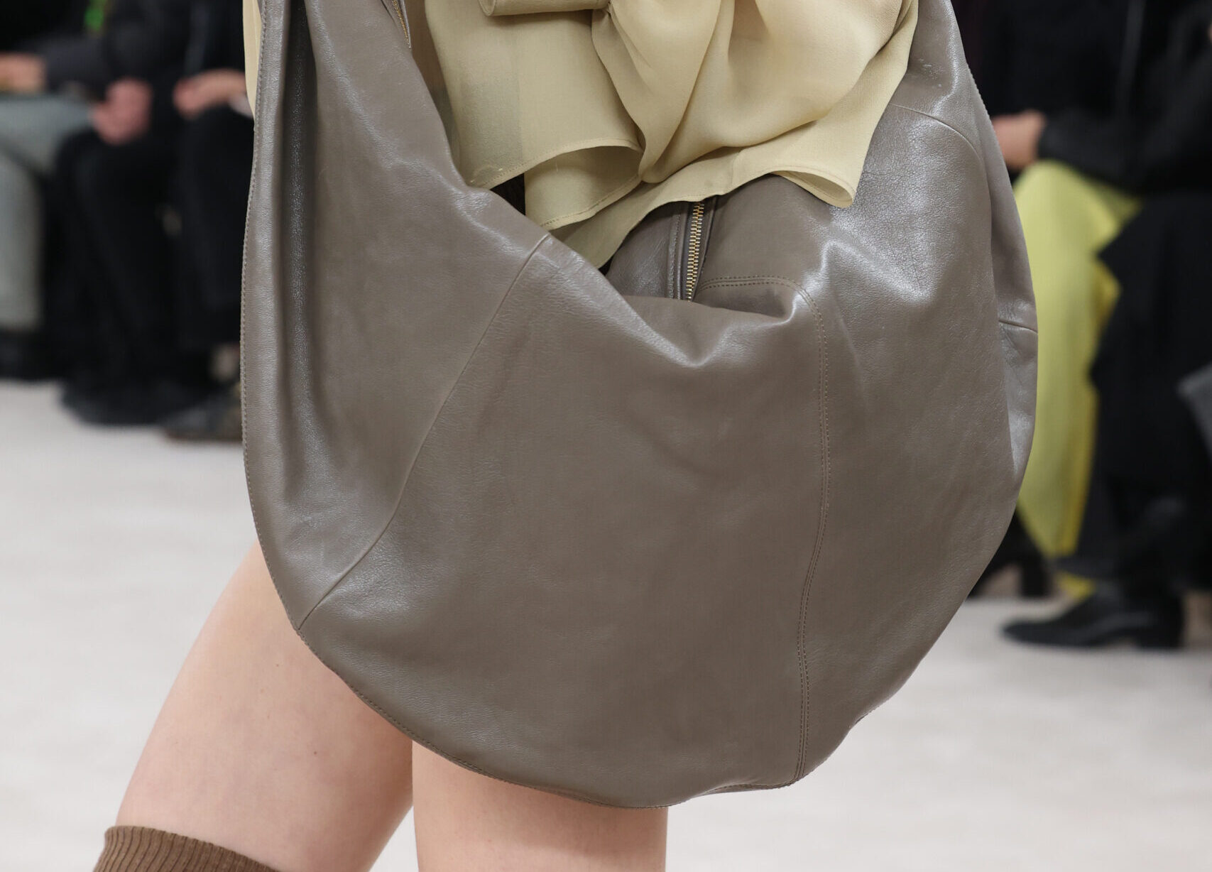 Οι must-have τσάντες για το φθινόπωρο 2024 κατευθείαν από τα runways ...