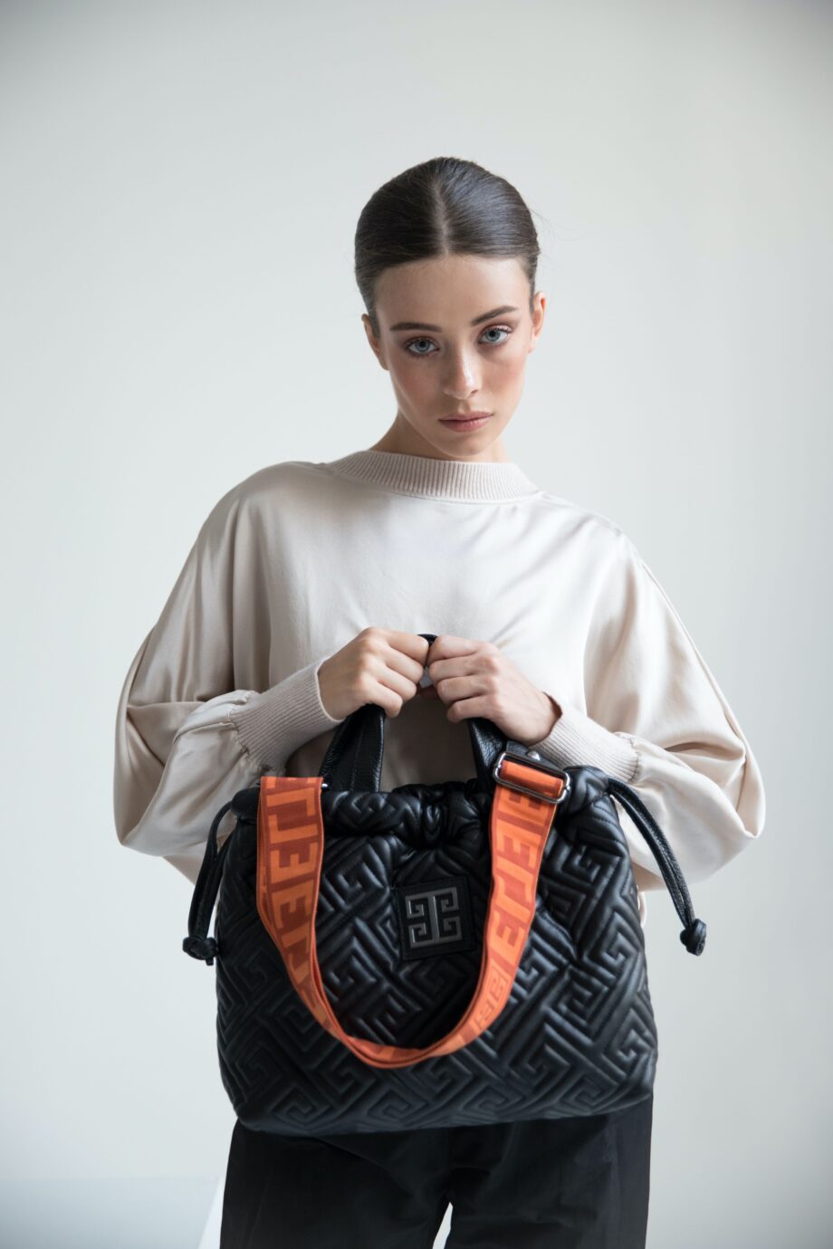 EL Bags: Οι πιο hot τσάντες του χειμώνα είναι δερμάτινες | VOGUE.GR