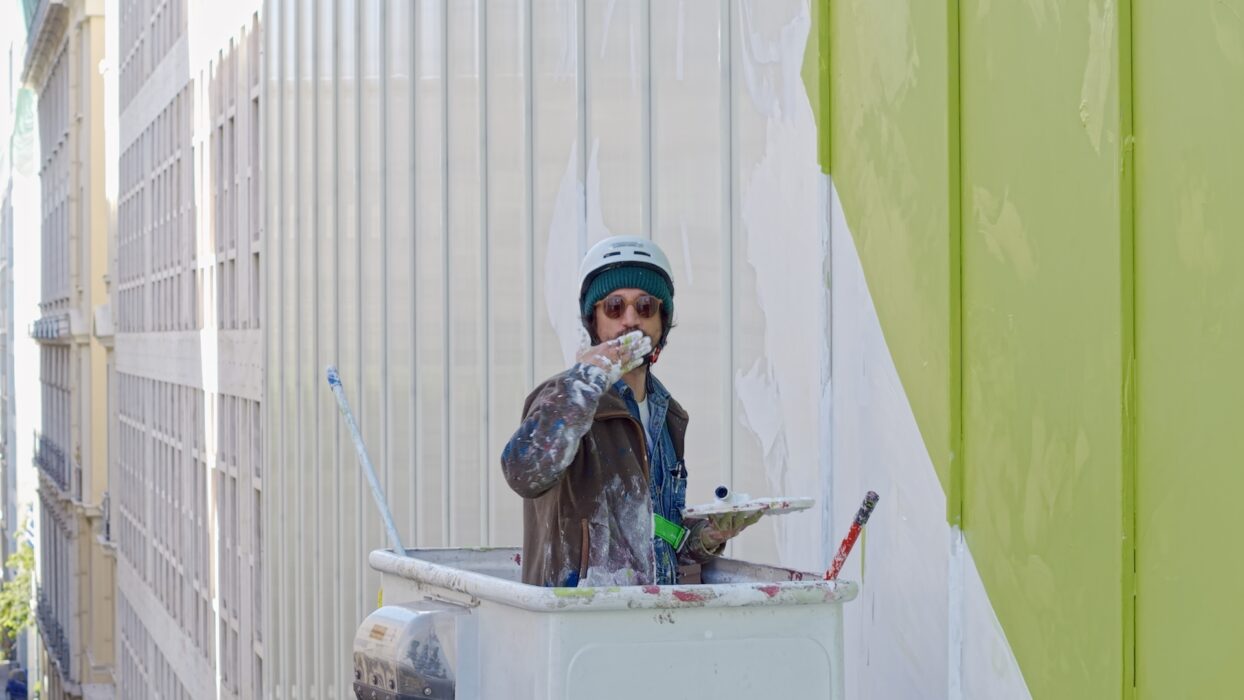 Ο Cacao Rocks έντυσε με τα ωραιότερα χρώματα το πολυκατάστημα notos ...