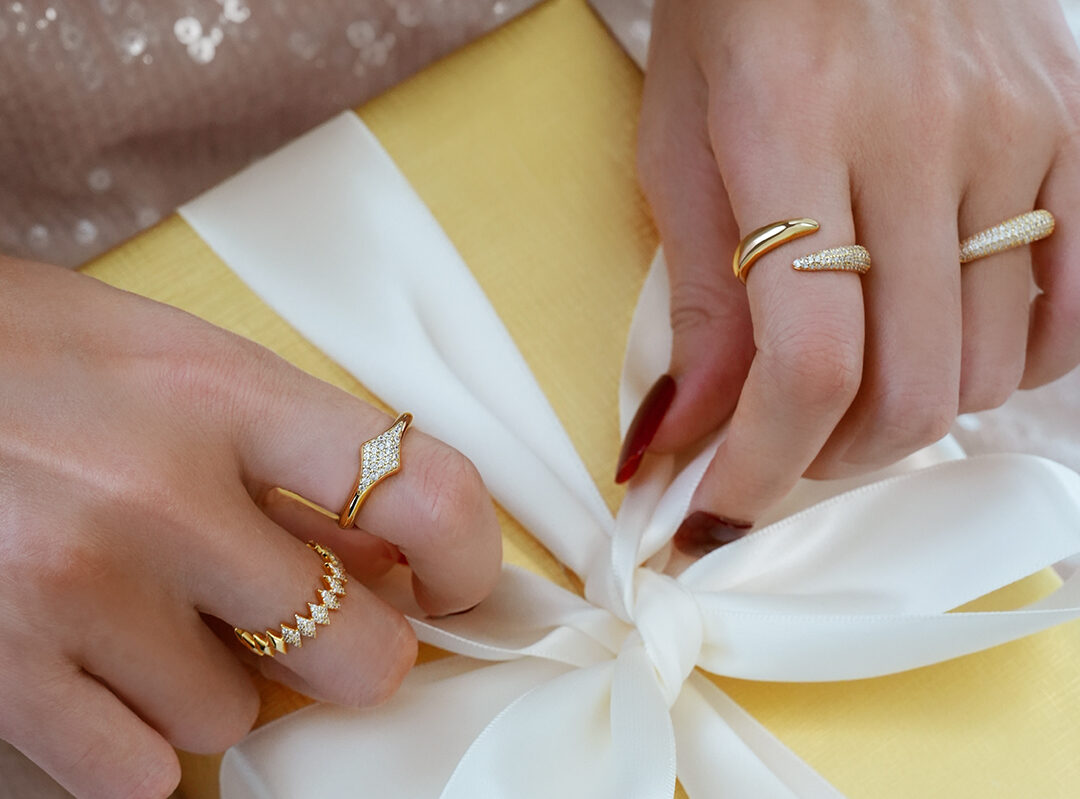 Τα κοσμήματα Ania Haie δίνουν το απαραίτητο glam στη festive season | VOGUE.GR