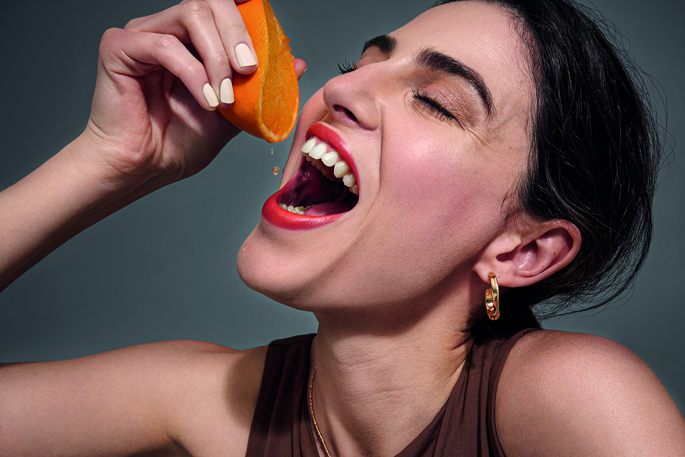 Ενυδάτωση, αντιγήρανση, λάμψη και όχι μόνο: Το Vit C Brightening Serum ...