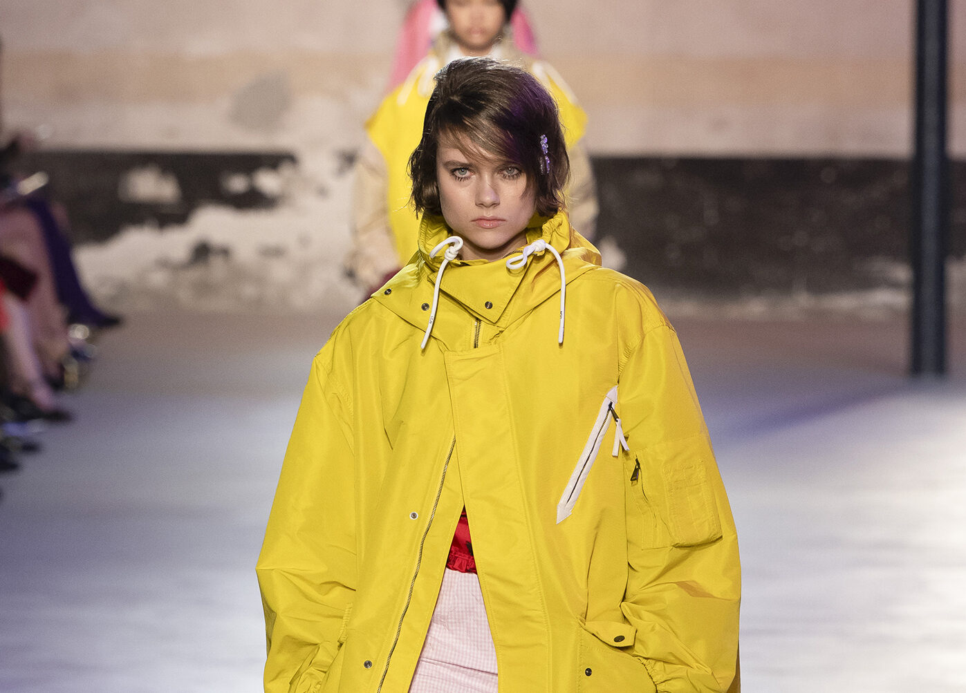 Wrong Coat Theory: Πώς το να φοράμε το λάθος πανωφόρι έγινε τάση ...