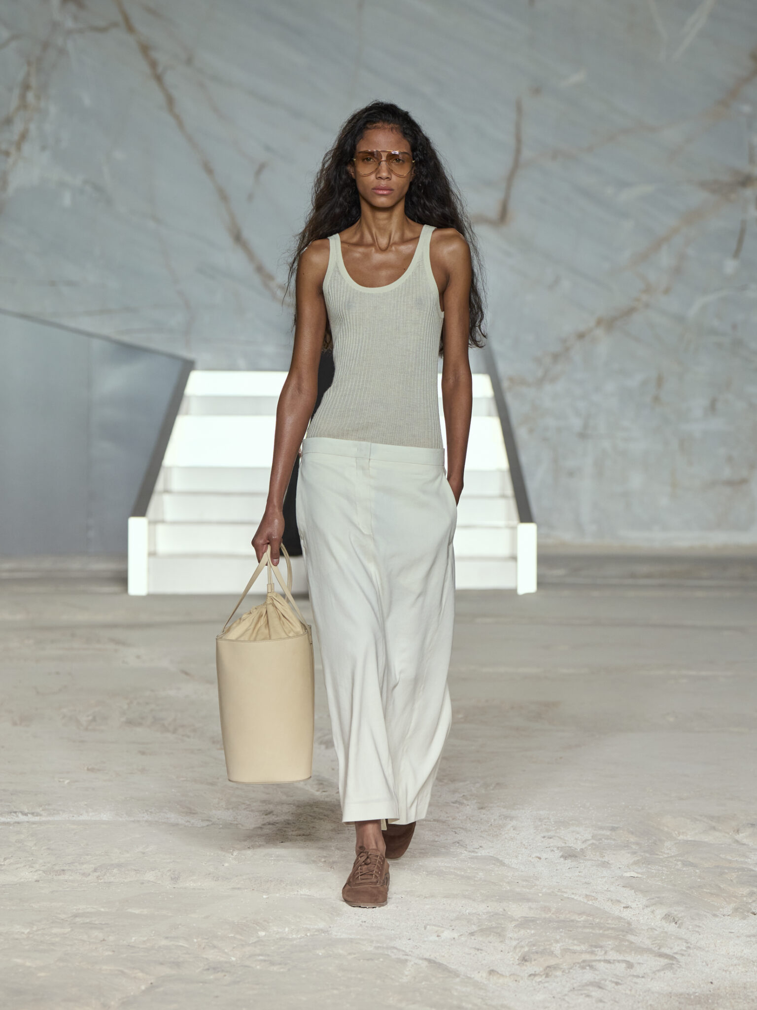 3 τάσεις και όλα τα highlights από το COS runway show στην Αθήνα | VOGUE.GR