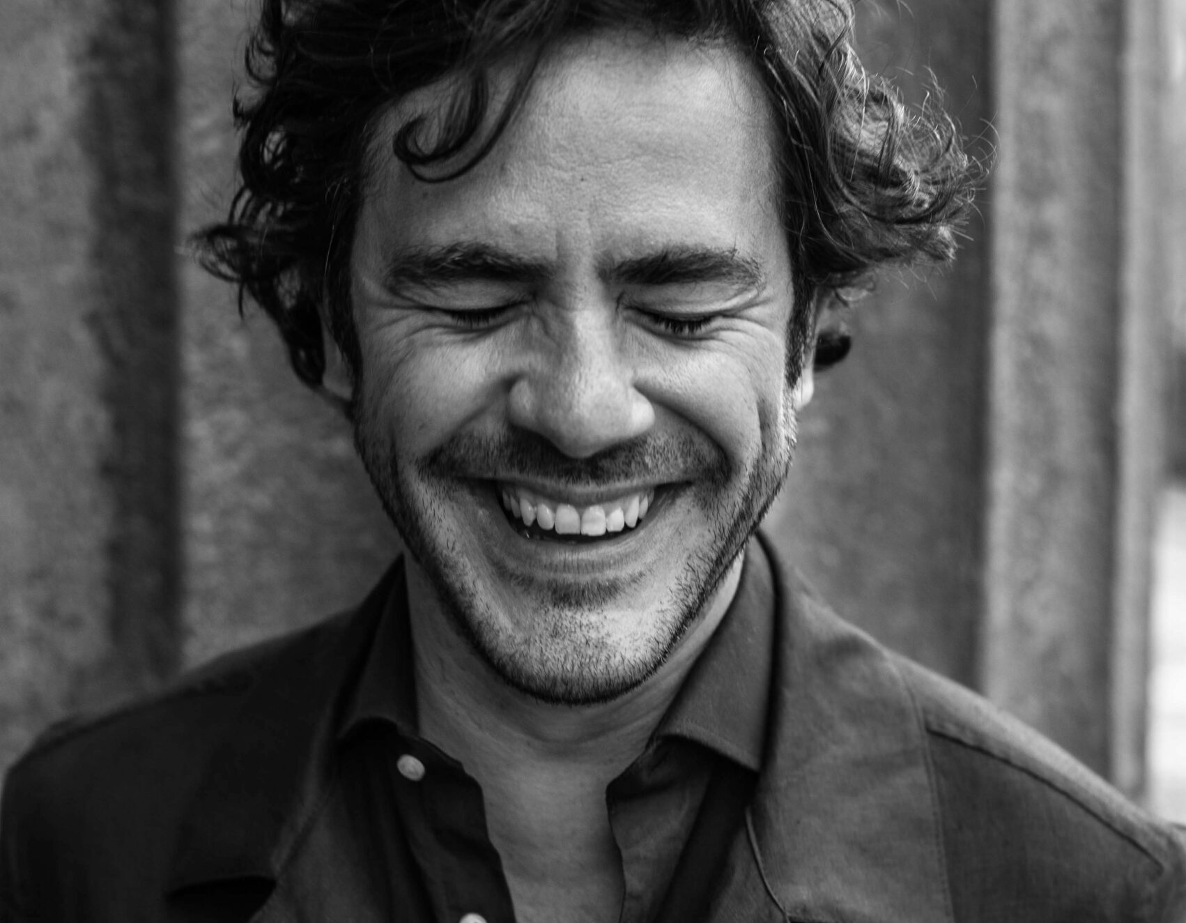 Jack Savoretti: «Ο Armani μου έμαθε ότι η κομψότητα είναι στάση ζωής — όχι μόνο στυλ» | VOGUE.GR