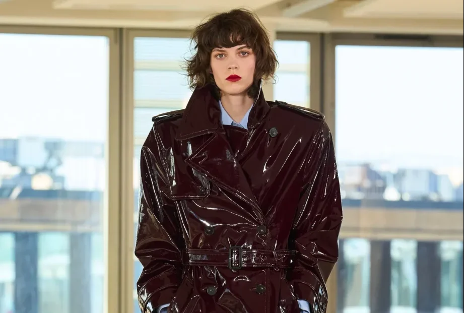 Καφέ με μπλε: Ο stylish συνδυασμός της σεζόν | VOGUE.GR