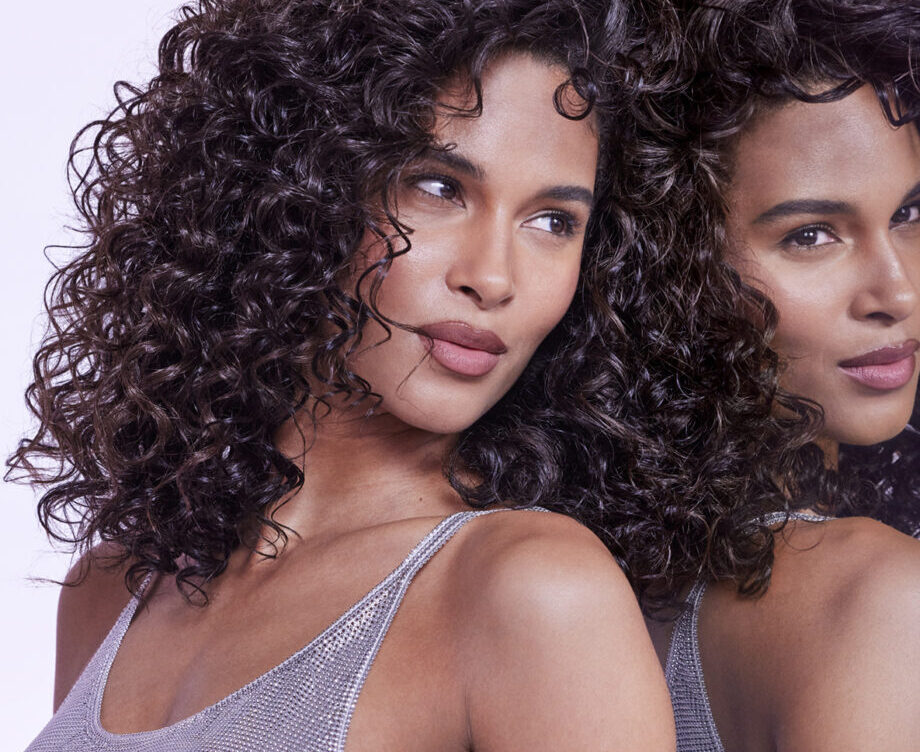 Δοκιμάσαμε την απόλυτη glossing ρουτίνα για τα πιο λαμπερά μαλλιά και έχουμε όλα τα μυστικά ...