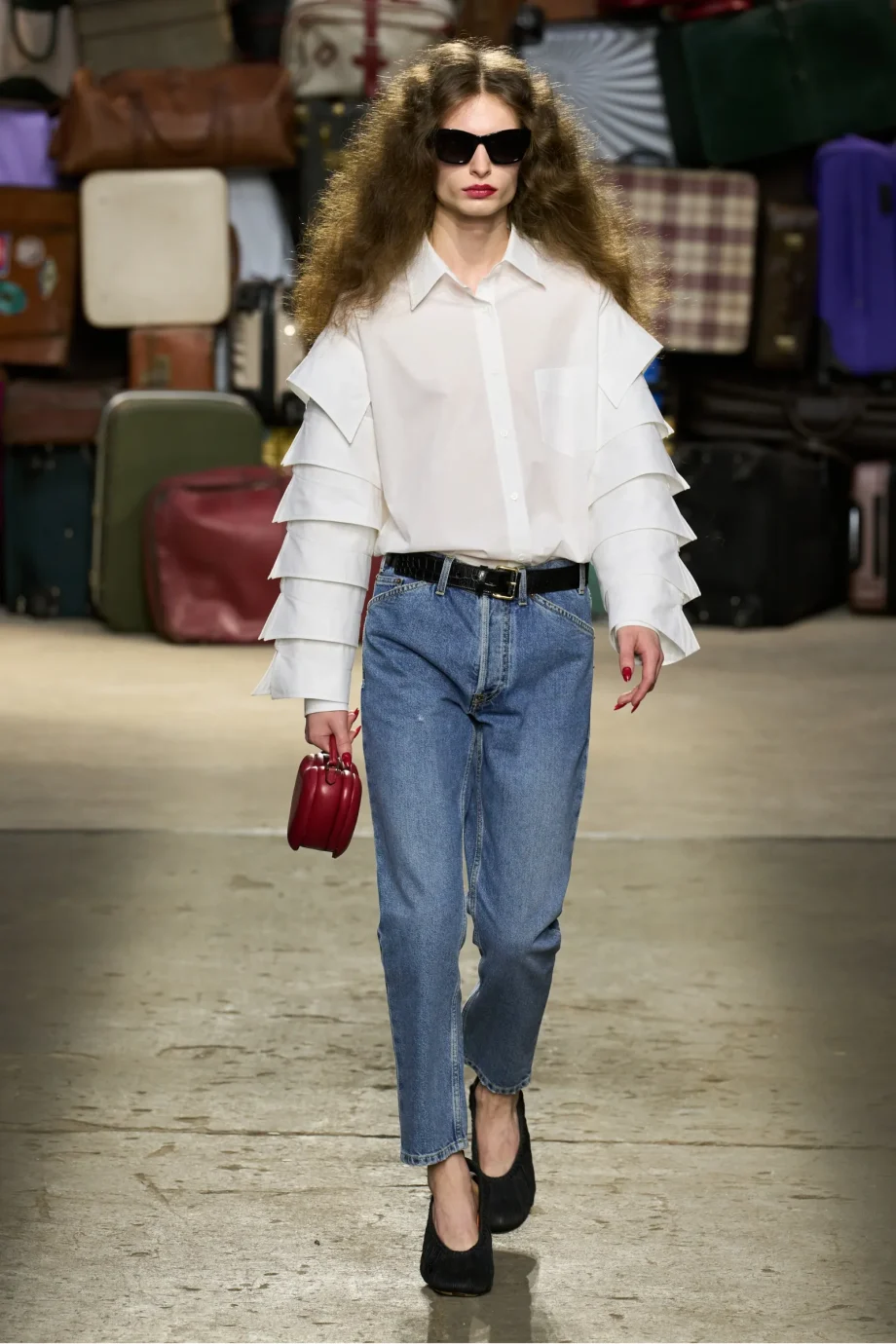 Τα mom jeans των ’80s επέστρεψαν και δείτε πώς θα τα φορέσετε το ...